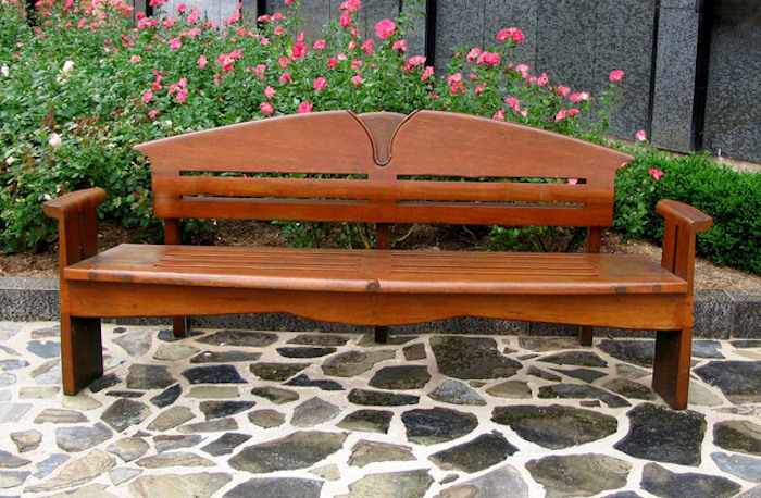 Memperbaiki Perabot Kayu yang Penyok - TipsRumah.com